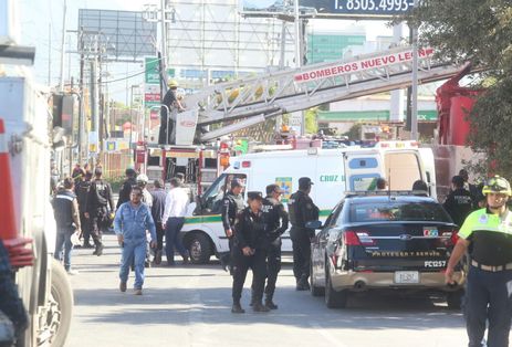 Muere hombre tras derrumbe de casas en Monterrey - Trends Latinos